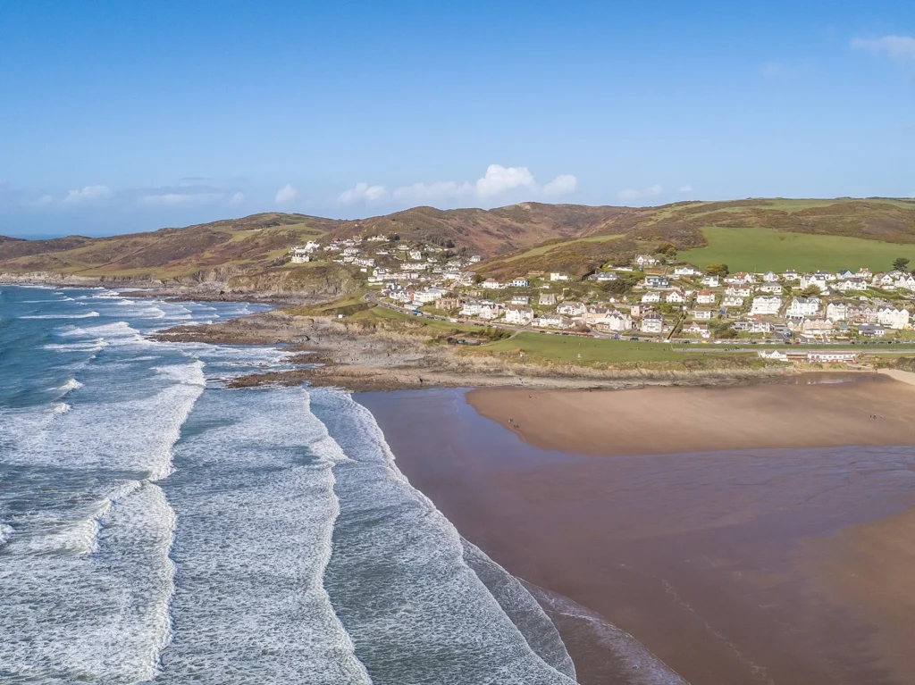 Best Seaside Towns for Coastal Group Escapes (UK) | Beach Stays